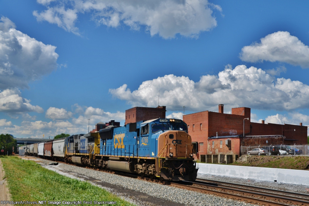CSX 4766 is the first home road move of my morning.